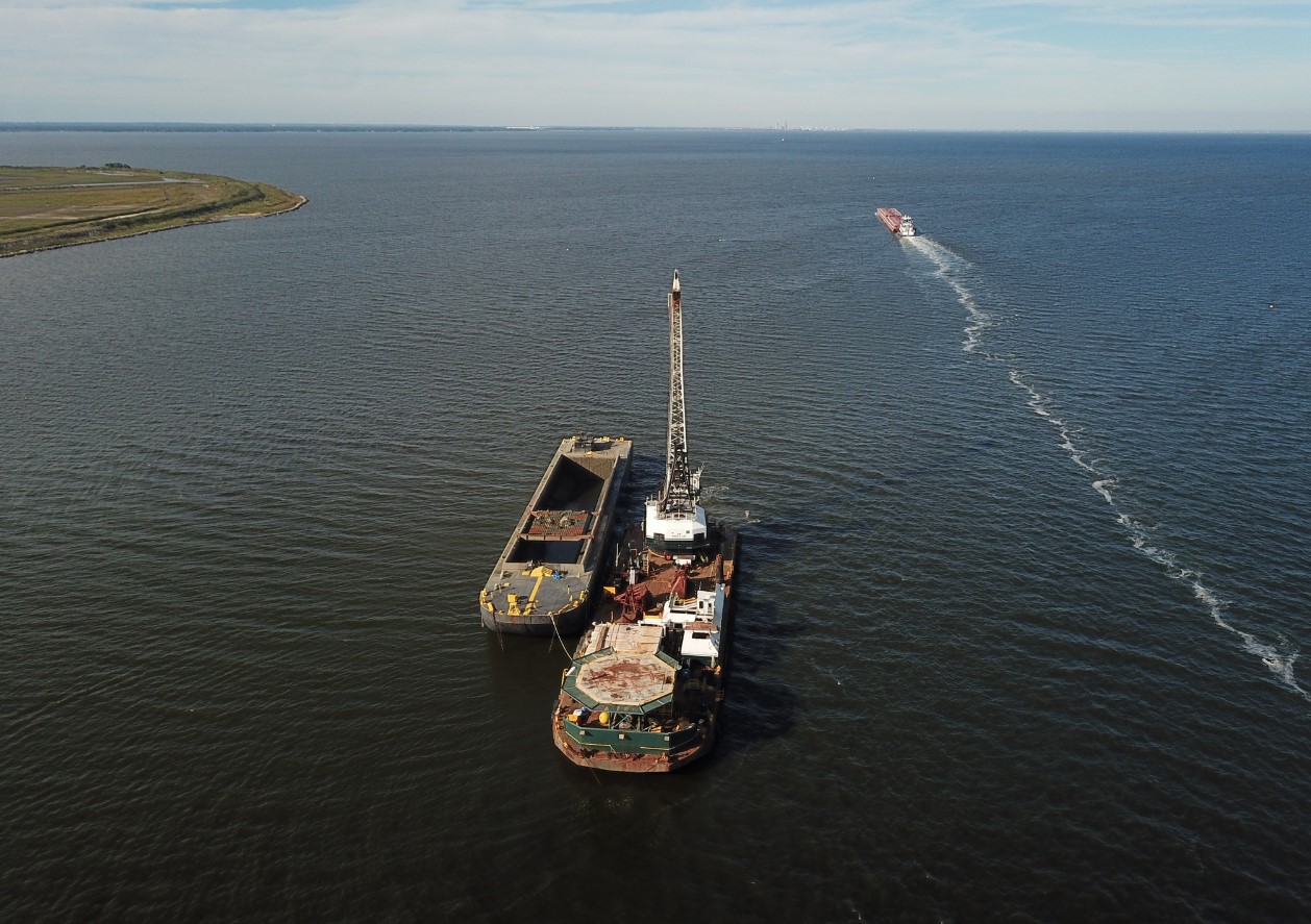 Dutra dredges busy in Mobile Ship Channel - Dredging Today