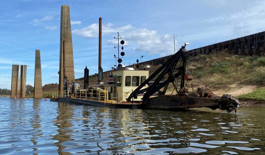 Dredge Dubuque responds to critical dredging mission along Red River ...