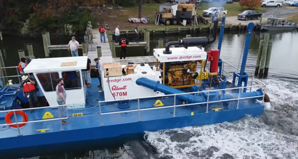 BREAKING NEWS: Ellicott introduces Series 670M Dragon dredge (VIDEO ...