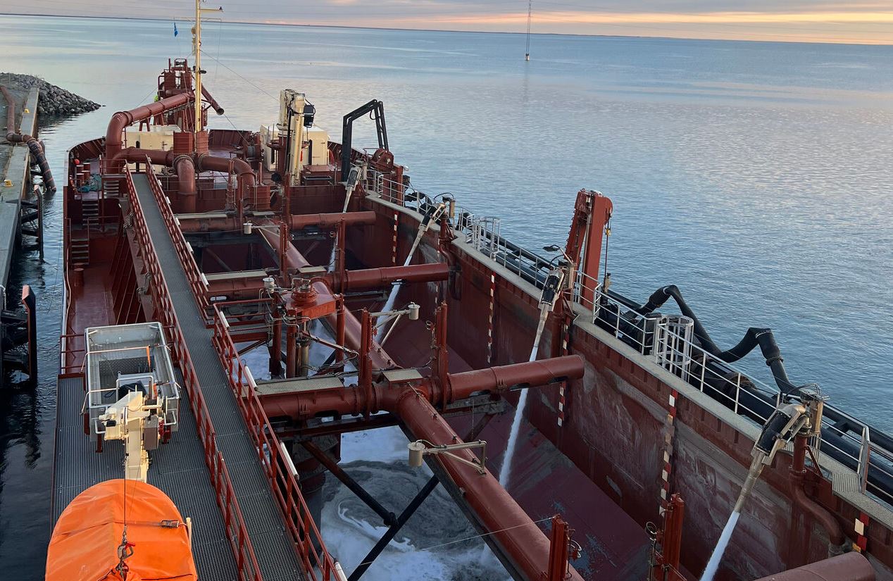 Rohde Nielsen's TSHDs Ask R and Magni R busy in Denmark - Dredging Today