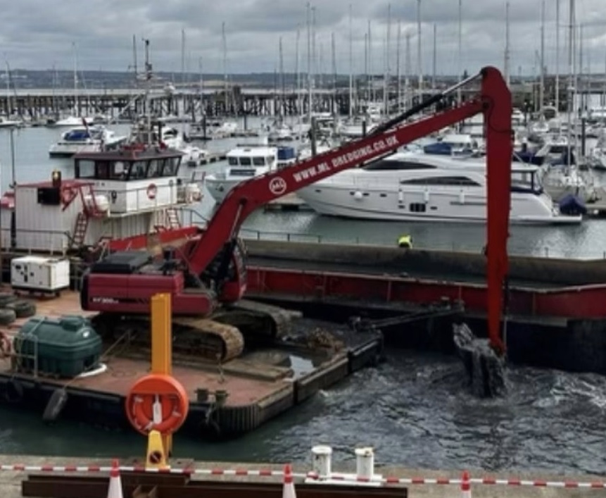 Gosport Ferry pontoon dredging works - Dredging Today