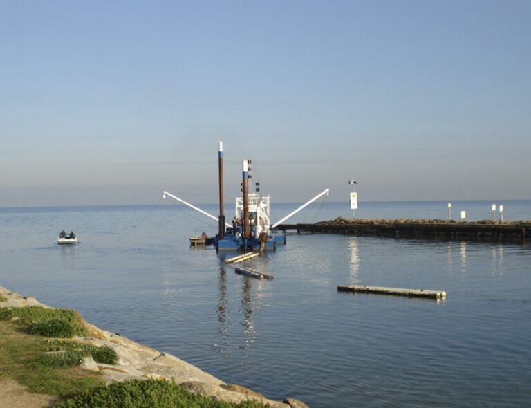Tankerton Jetty maintenance dredging project - Dredging Today
