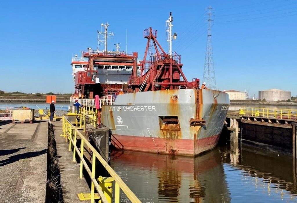 UK Docks Marine team works on two Tarmac dredgers - Dredging Today