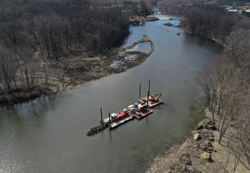 EPA dredging PCBs from the Kalamazoo River - Dredging Today