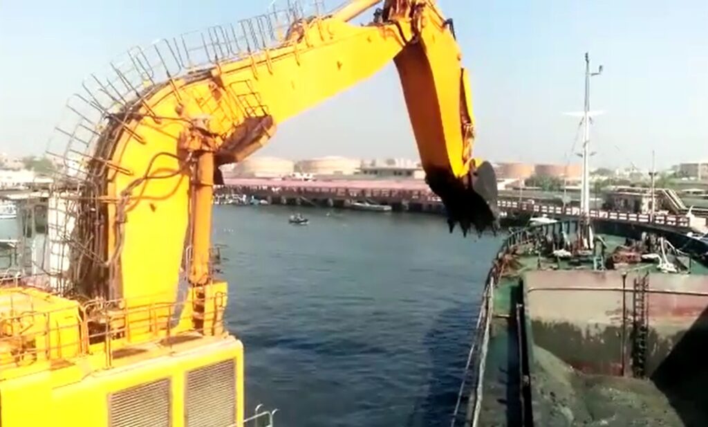 EXCLUSIVE: Backhoe dredger Ali kicks off Karachi dredging project ...