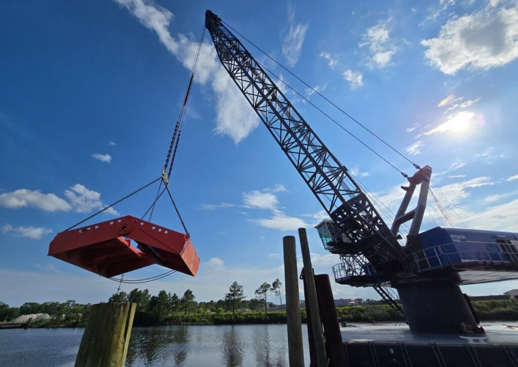 Matthews Brothers Dredging opts for MTECK clamshell dredging crane ...