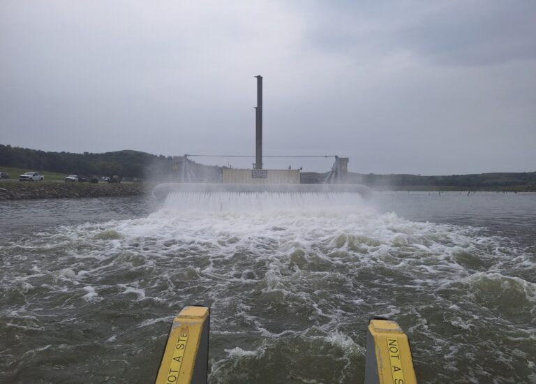 Water Injection Dredging demo starts at Tuttle Creek Lake - Dredging Today